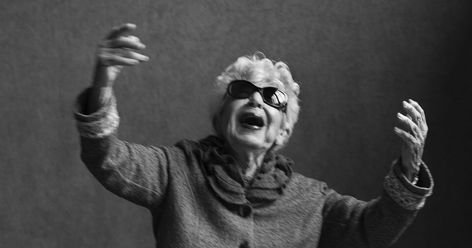 Alice Toen: Bij leven en welzijn - Theater Aan Zee