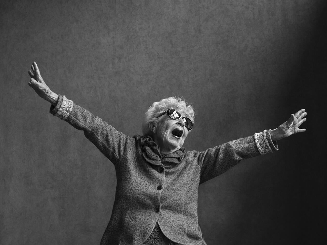 Alice Toen: Bij leven en welzijn - Theater Aan Zee